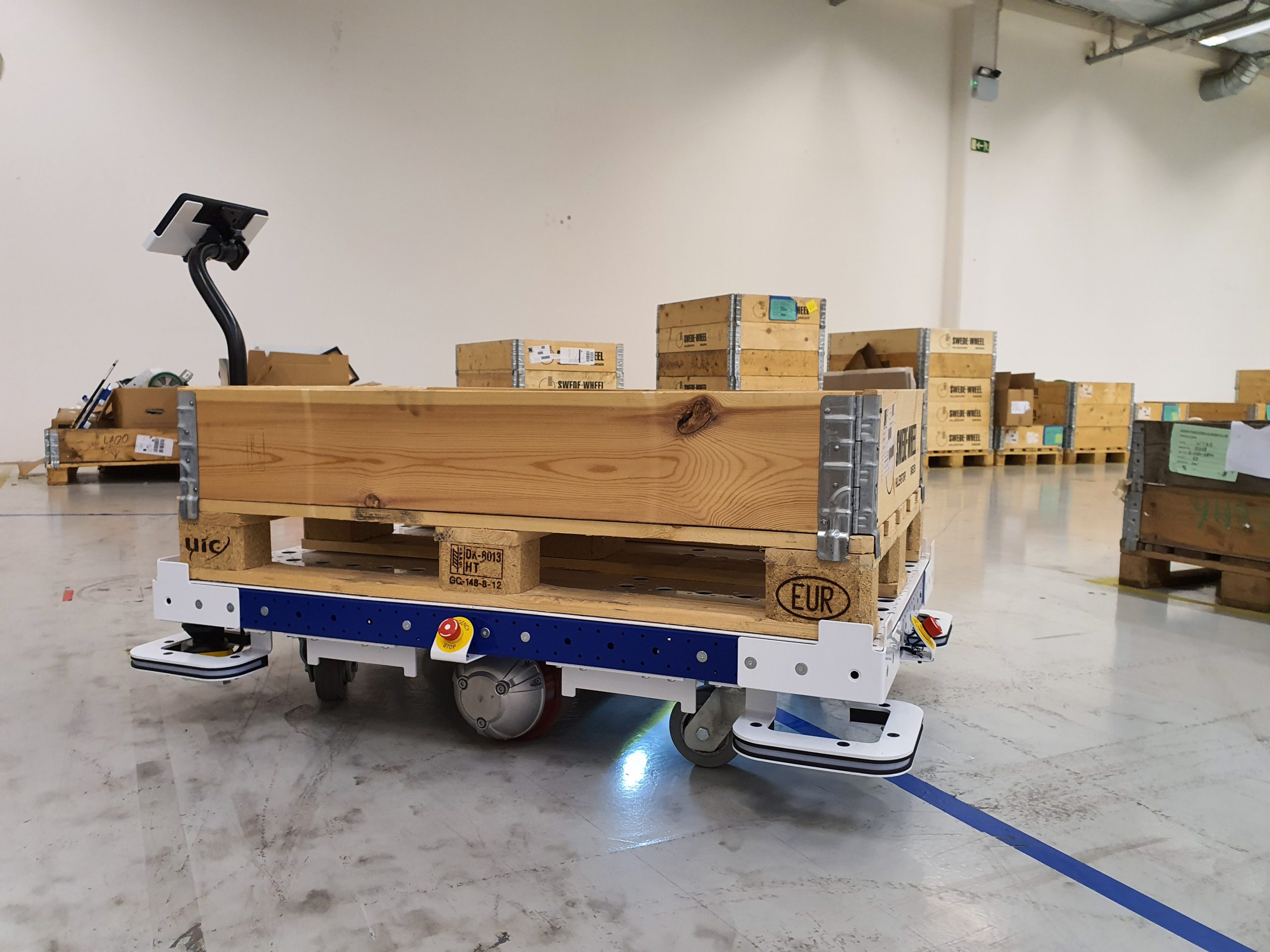 The Basics of AMR Robots | FlexQube