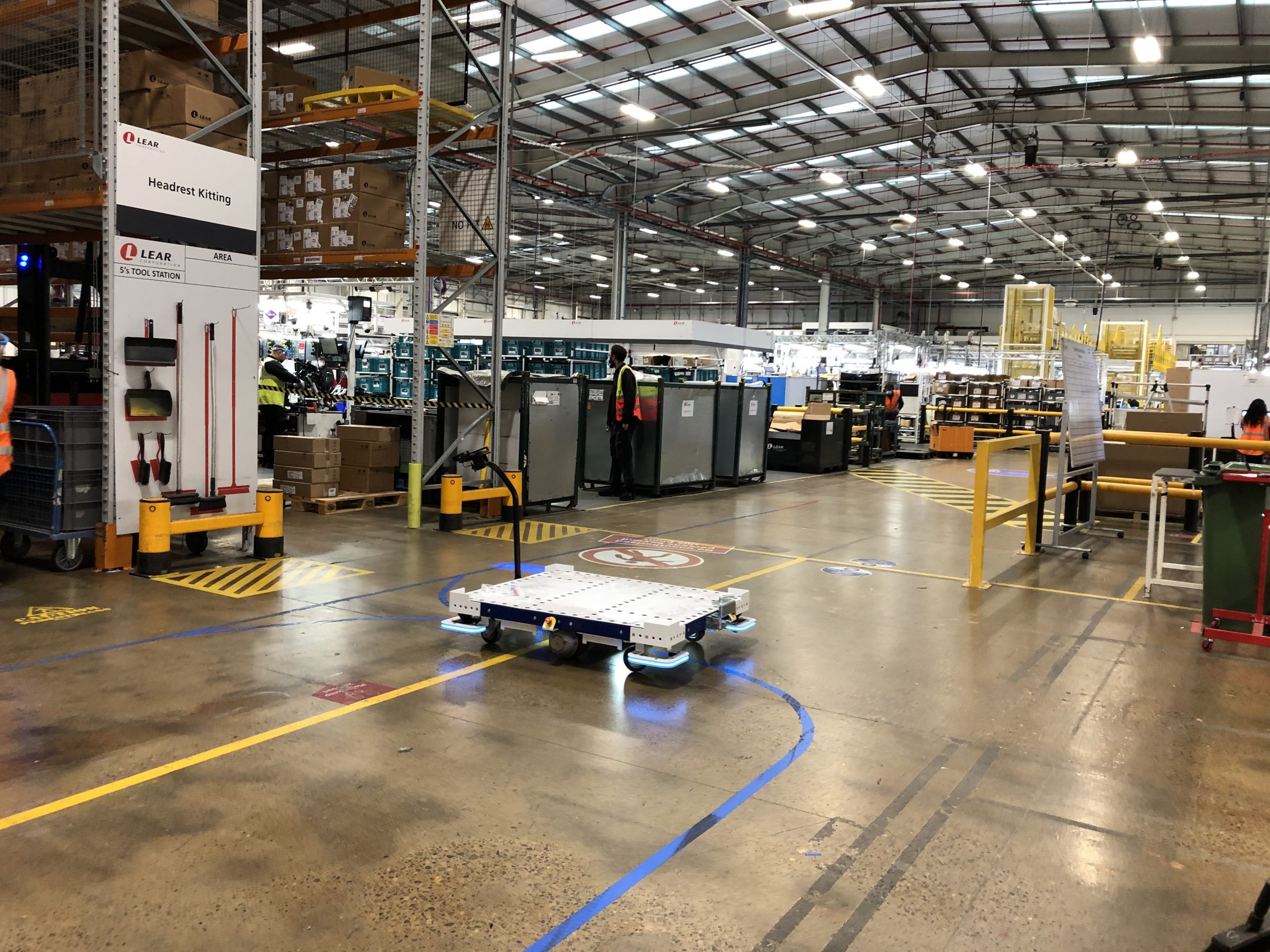 Optimizing Warehousing Logistics with Autonomous Mobile Robots | FlexQube